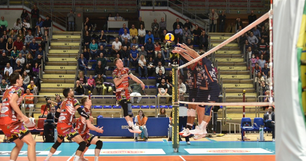 PERUGIA ALZA IL MURO E TORNA DA TARANTO CON I 3 PUNTI PERUGIA ALZA IL MURO E TORNA DA TARANTO CON I 3 PUNTI